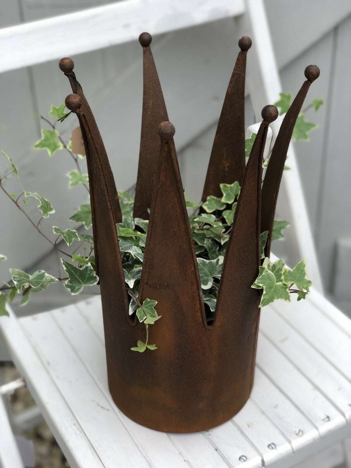 Antiqued Rusted Set Of 3 Crown Planters - Vintage Charm